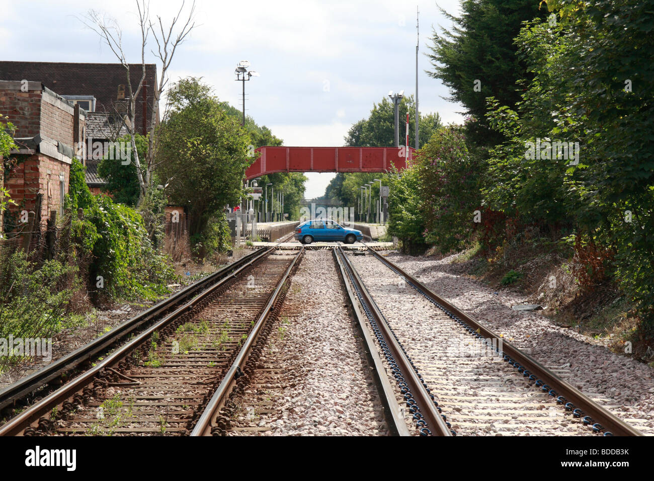 Uk road and rail cars and train hi-res stock photography and images - Alamy