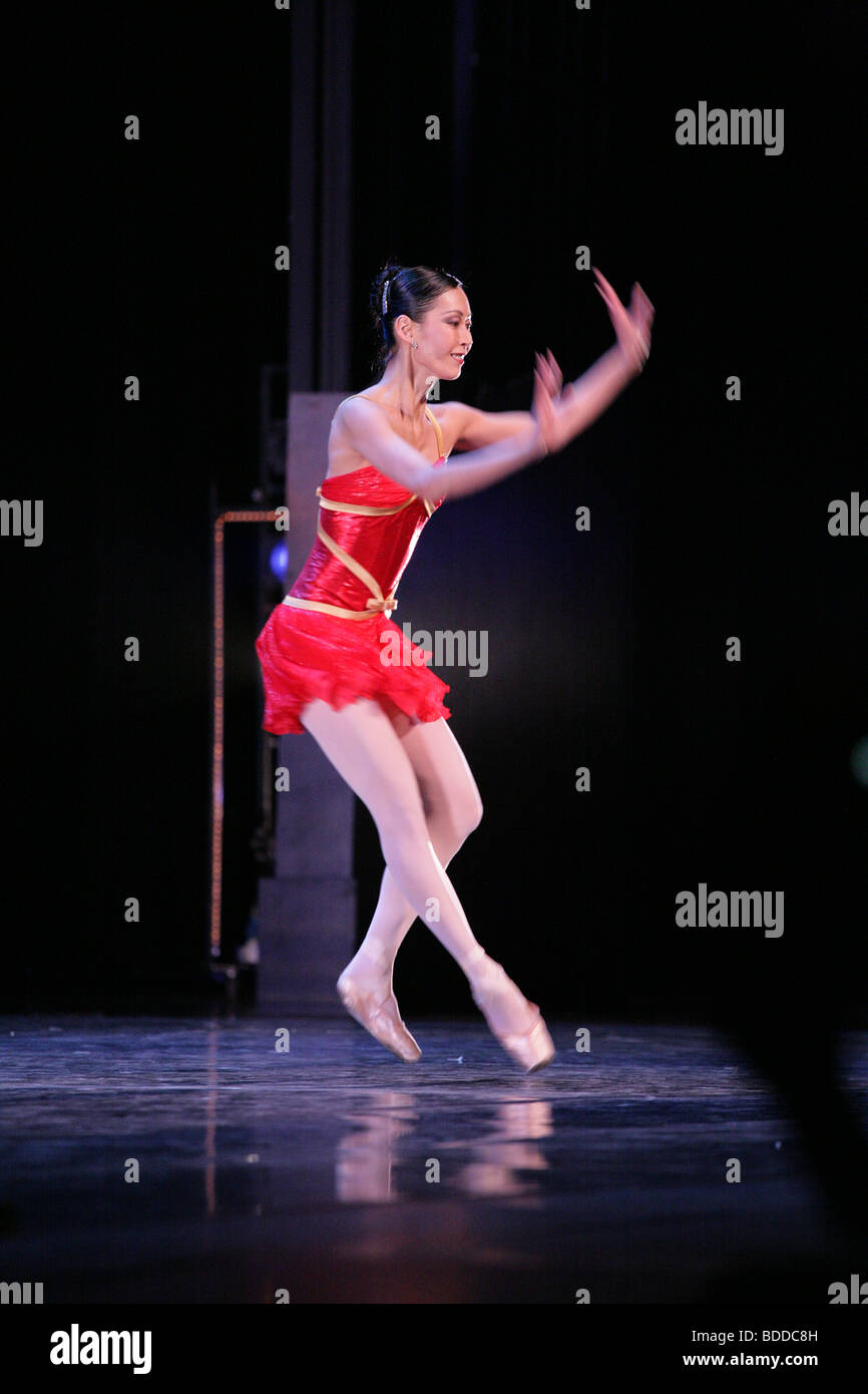 Dutch national ballet in show hi-res stock photography and images - Alamy