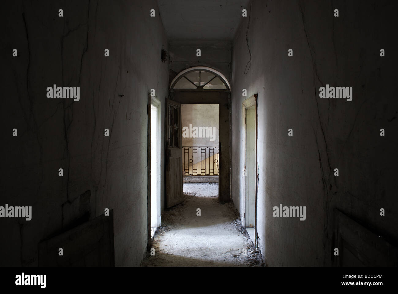 House hallway corridor doors hi-res stock photography and images - Alamy