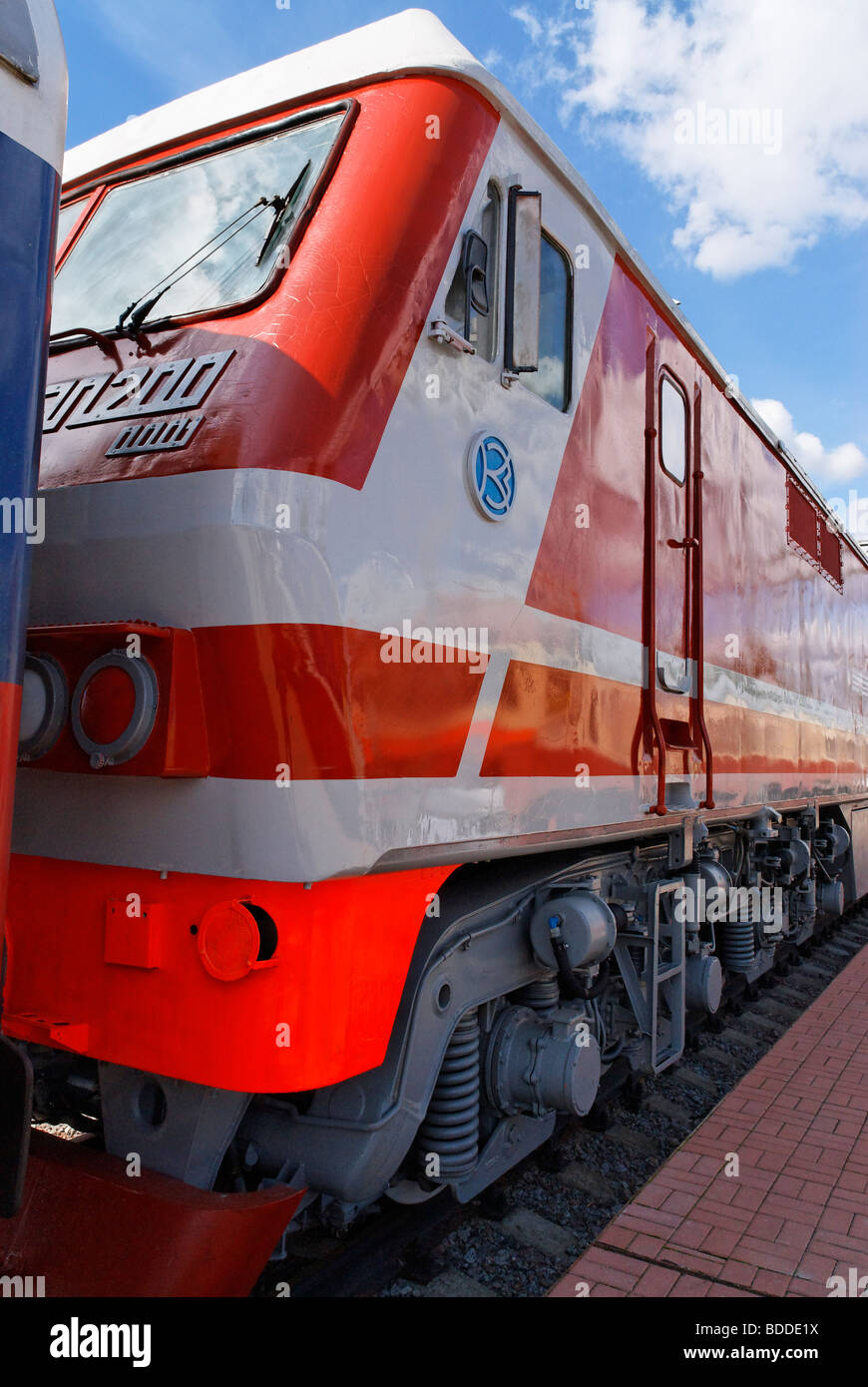 White and red locomotive hi-res stock photography and images - Alamy