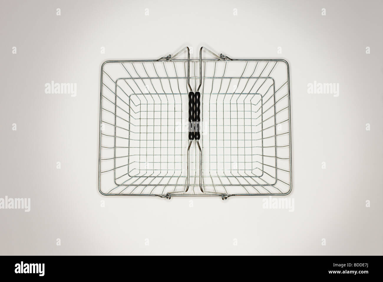 overhead view of a wire shopping basket Stock Photo - Alamy
