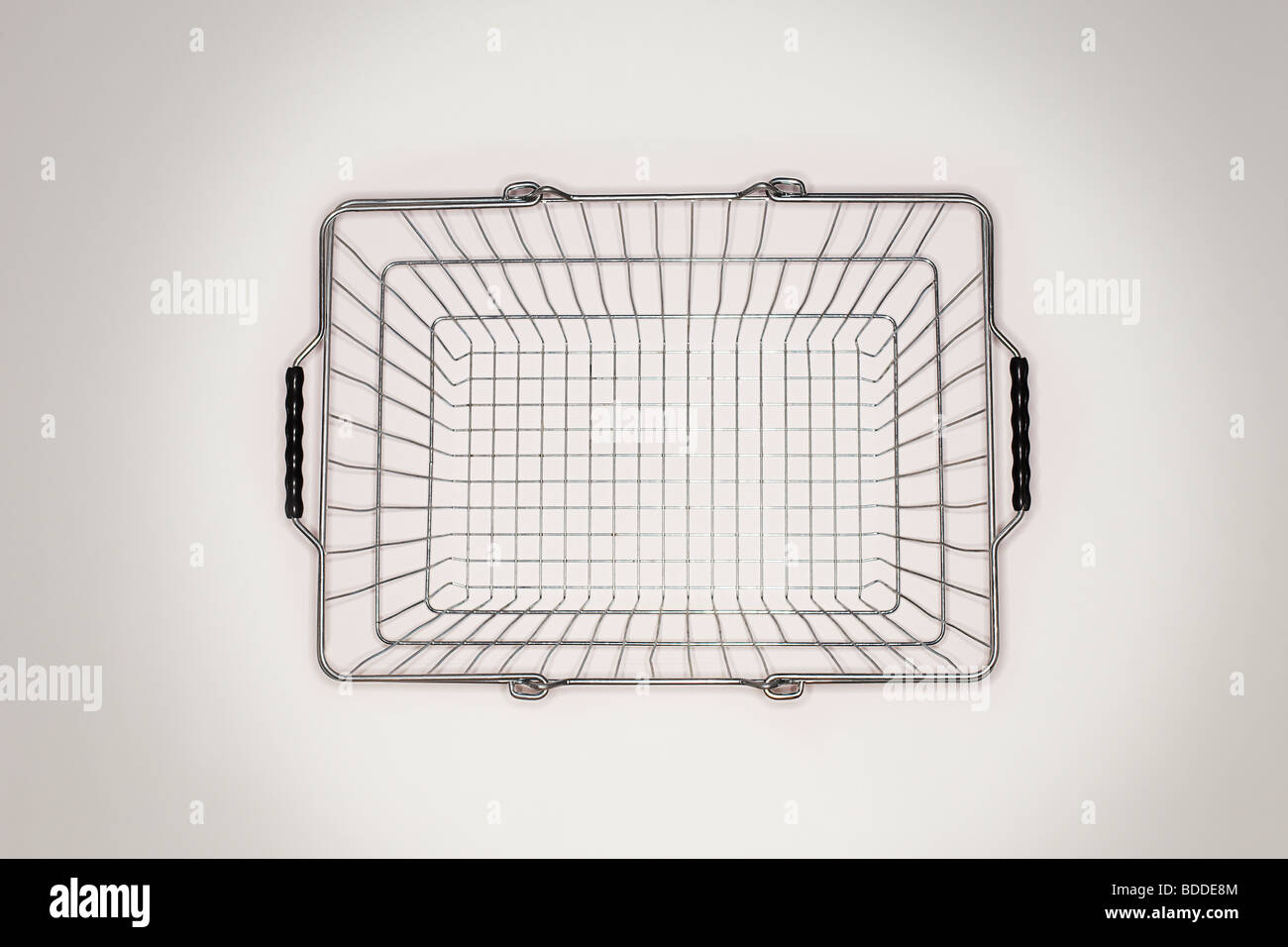 Shopping basket hi-res stock photography and images - Alamy