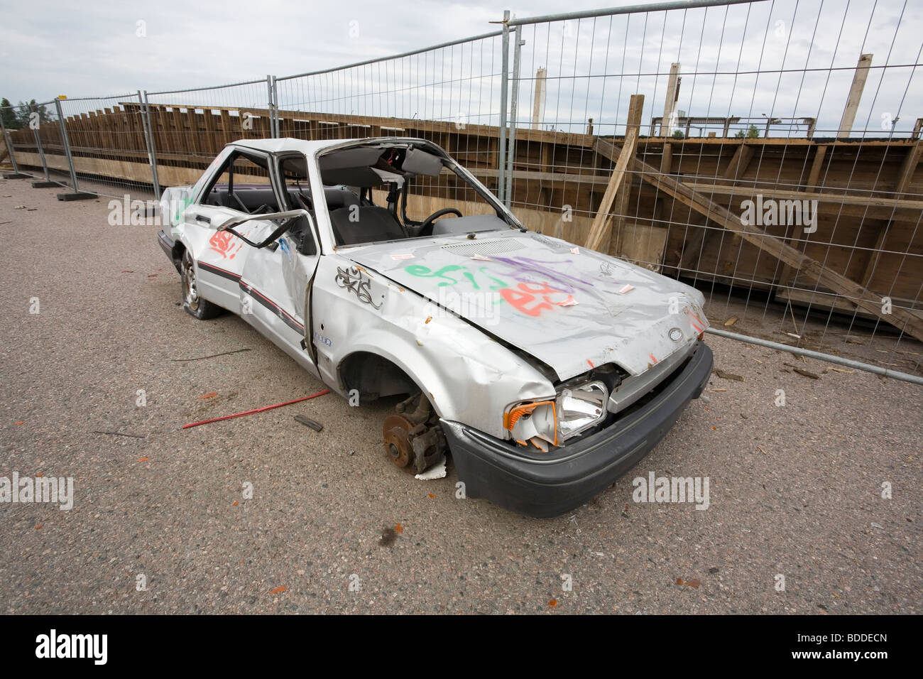 Wrecked ford hi-res stock photography and images - Alamy
