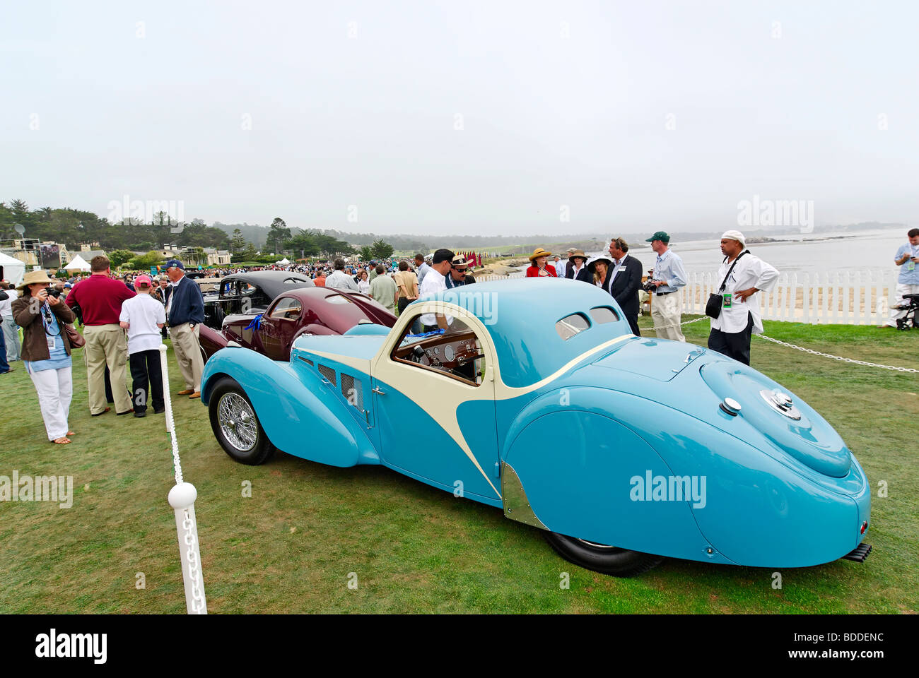 The cars and crowds at the Concours d'Elegance Stock Photo - Alamy