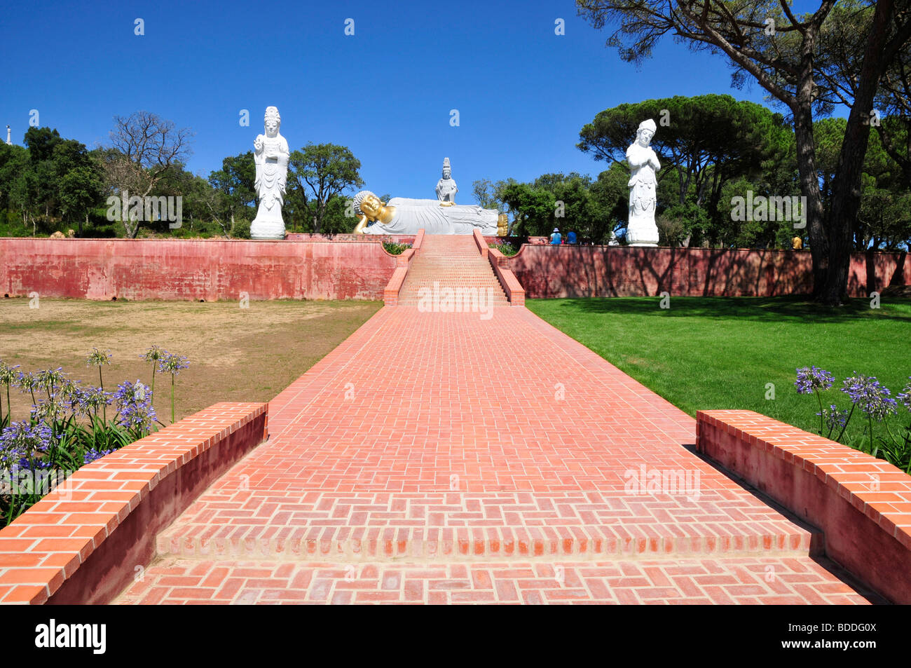 Portuguese joe statue hi-res stock photography and images - Alamy