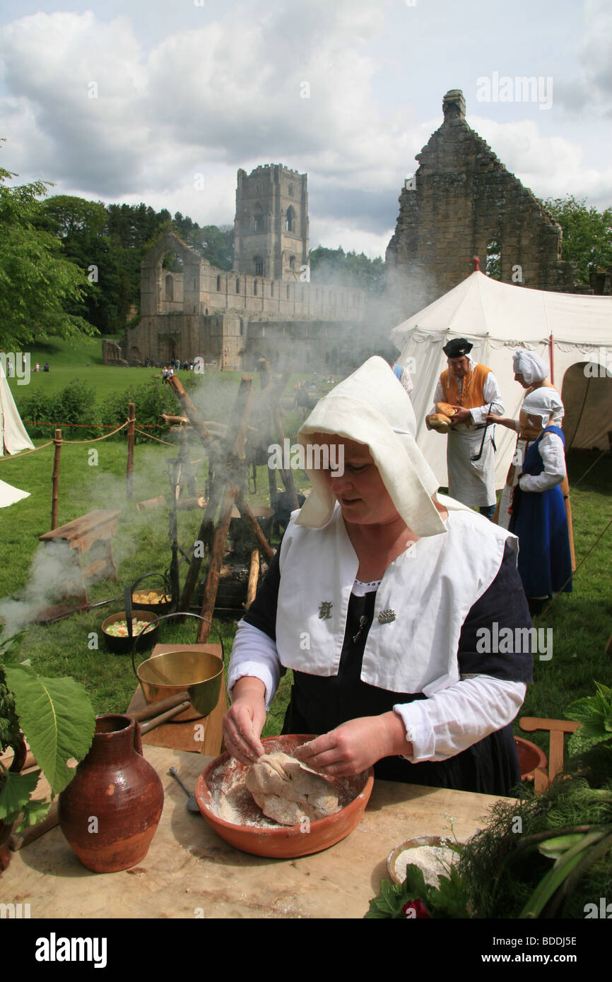 Medieval actors at Fountains Abbey 26th May 2007 Stock Photo - Alamy