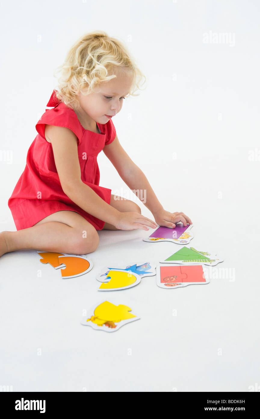 Girl solving a jigsaw puzzle Stock Photo - Alamy