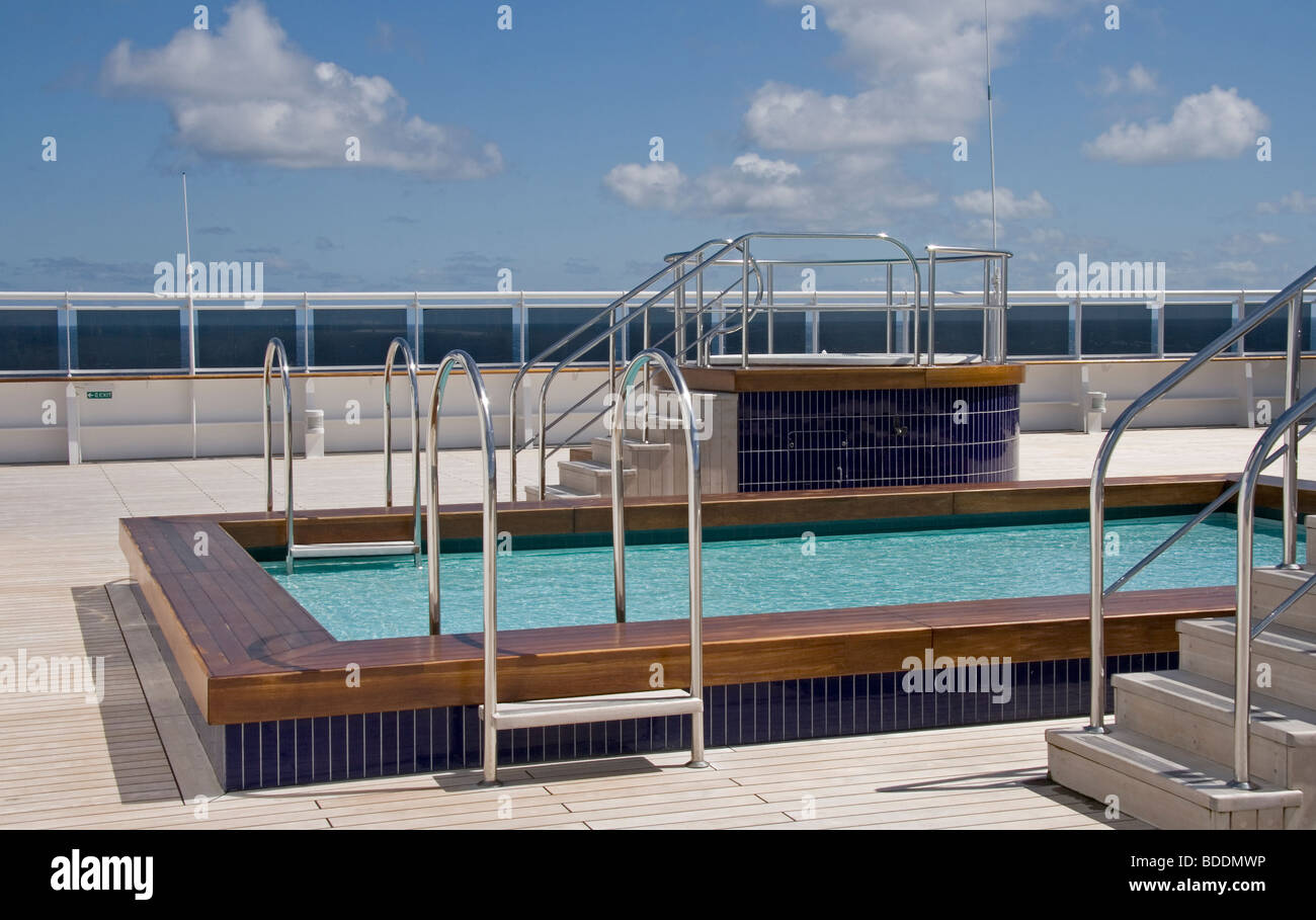 Pool Queen Mary Second Class