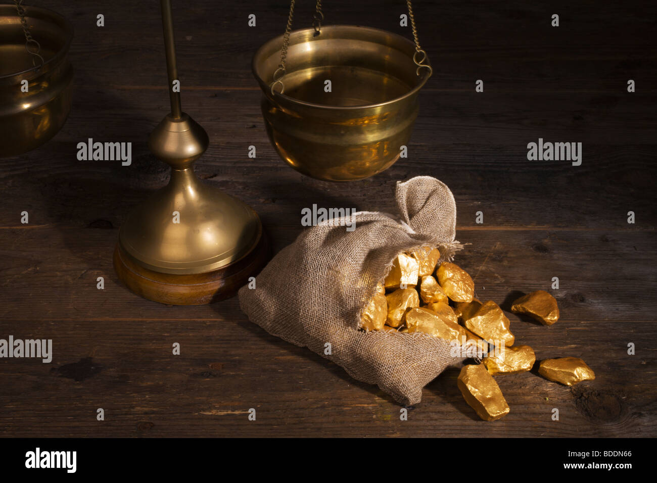 Gold metal lumps hi-res stock photography and images - Alamy