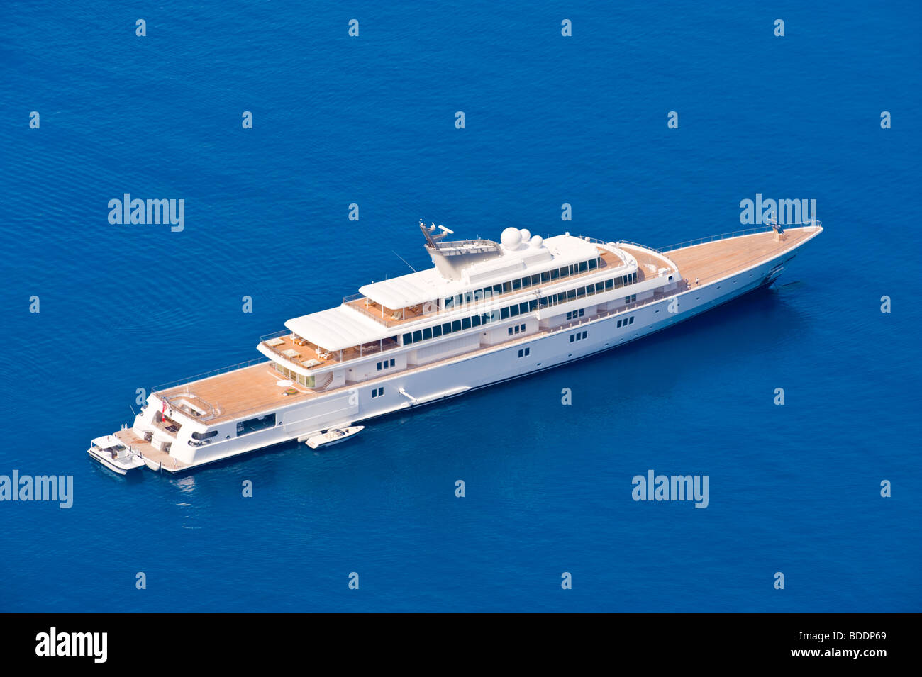 Luxury super yacht RISING SUN owned by Larry Ellison and David Geffen ...