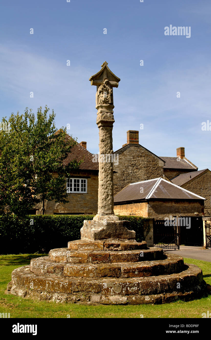 Higham ferrers cross hi-res stock photography and images - Alamy