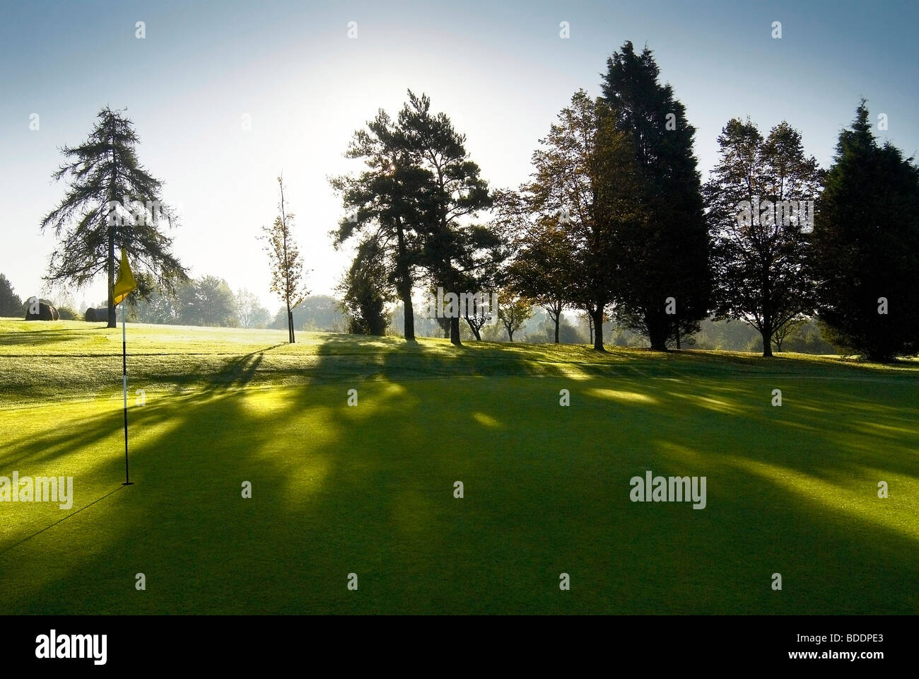 Early morning golf course spring hi-res stock photography and images ...