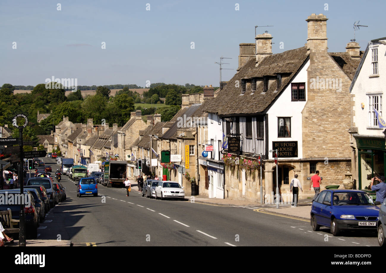 Burford high street shops hi-res stock photography and images - Alamy