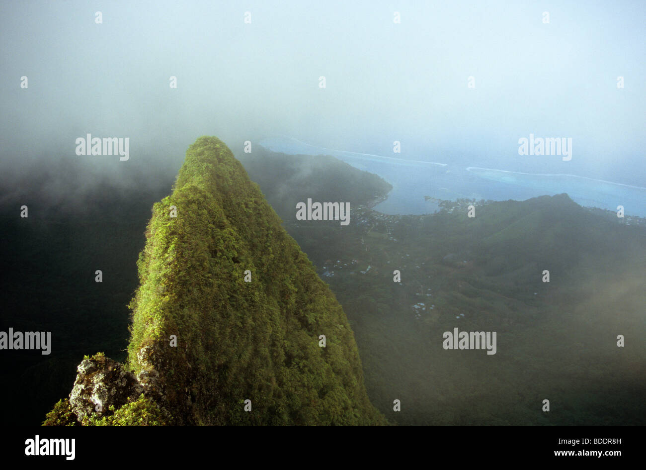 Moorea Island, seen from the spectacular summit point of the 'pierced ...