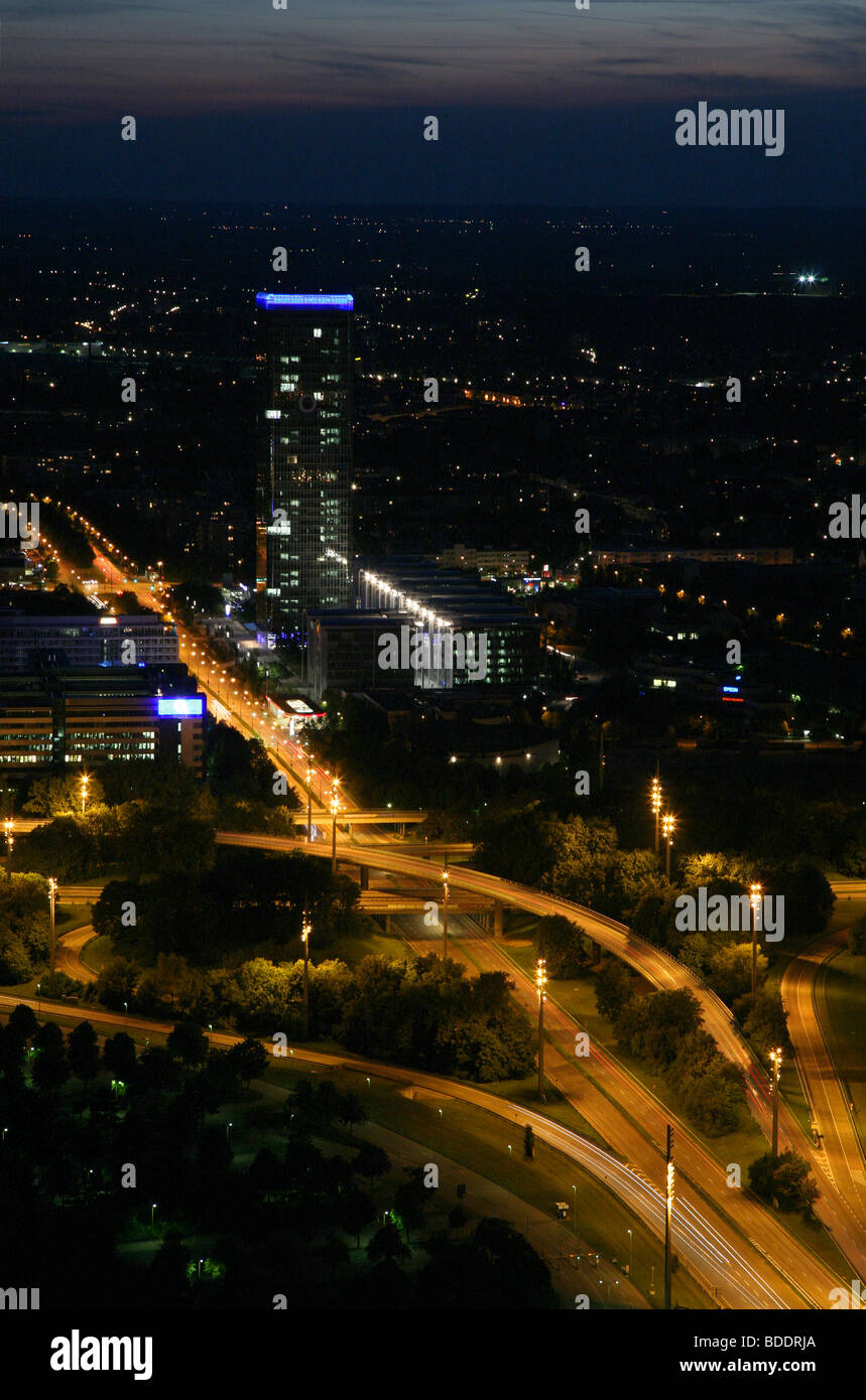 O2 turm hi-res stock photography and images - Alamy