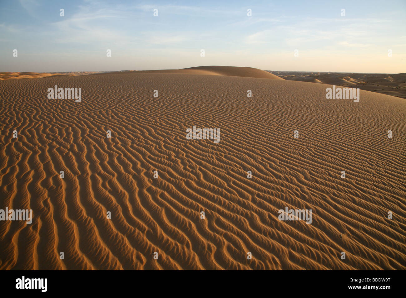 Dunes of the great sand sea of eastern Mauritania, near Chinguetti ...