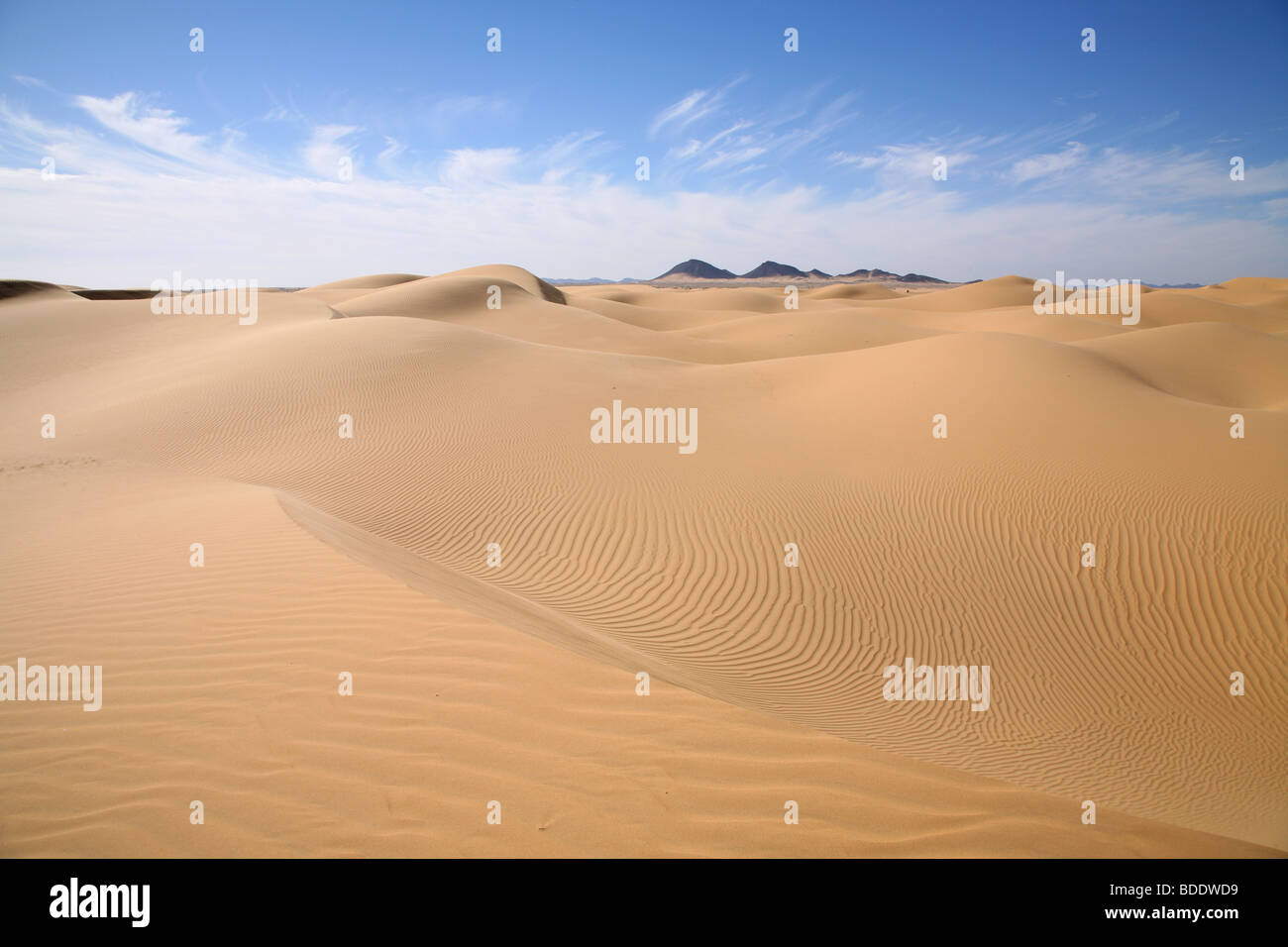 The dunes and mountains of central Mauritania, north Africa Stock Photo ...