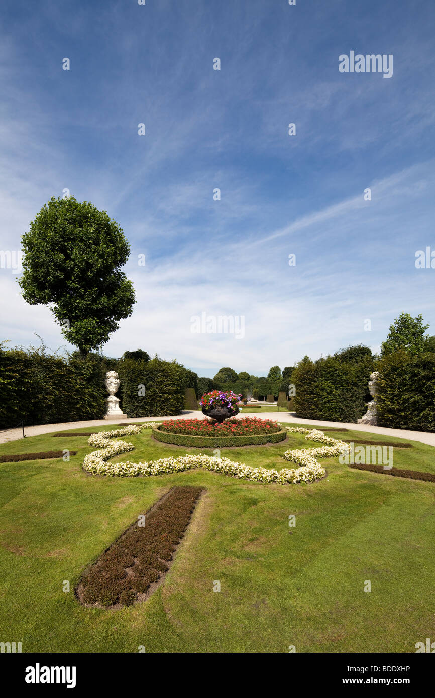 flower arrangements in garden, Schönbrunn Palace, Vienna, Austria Stock ...
