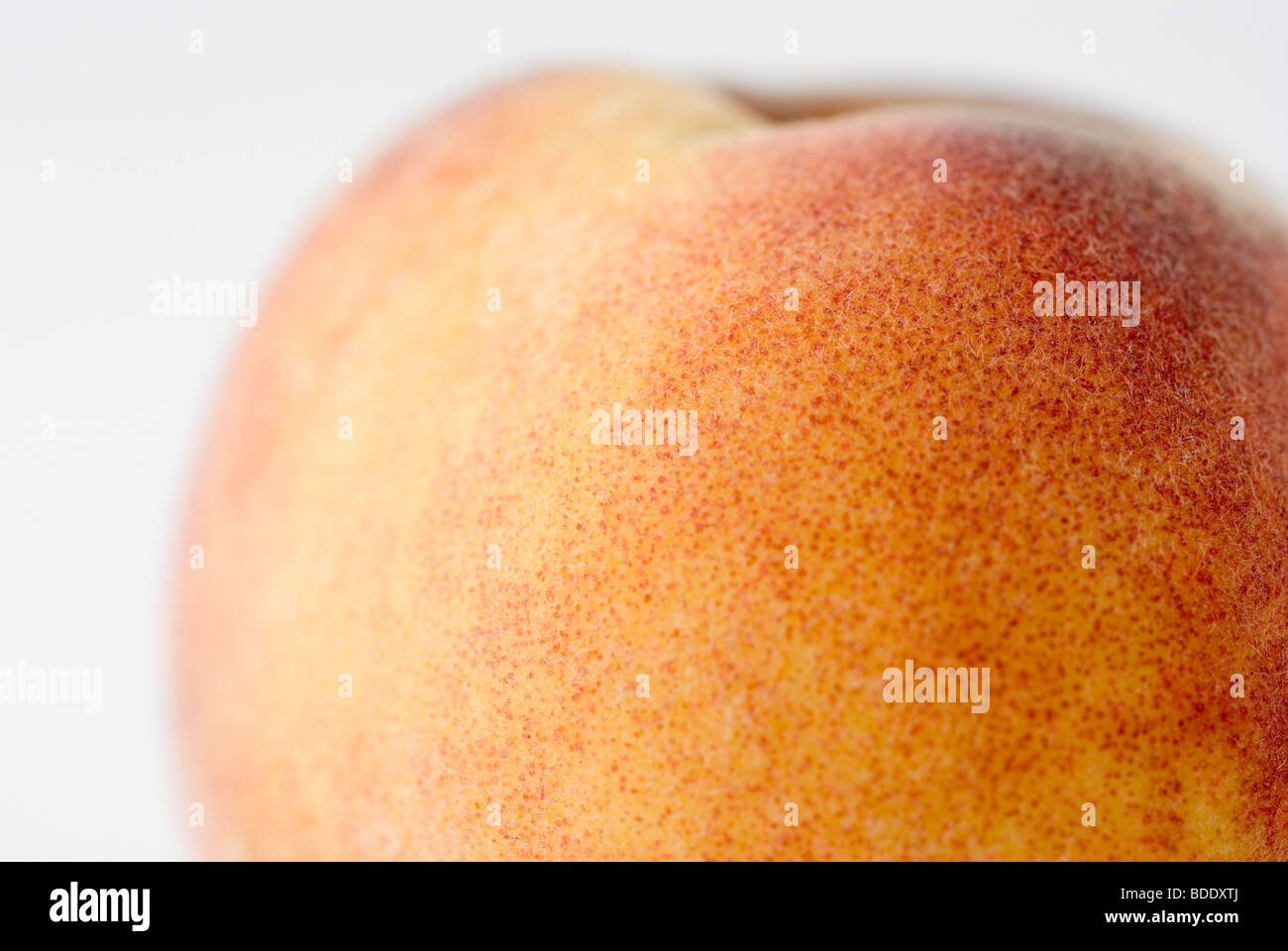 Single peach close up Stock Photo - Alamy