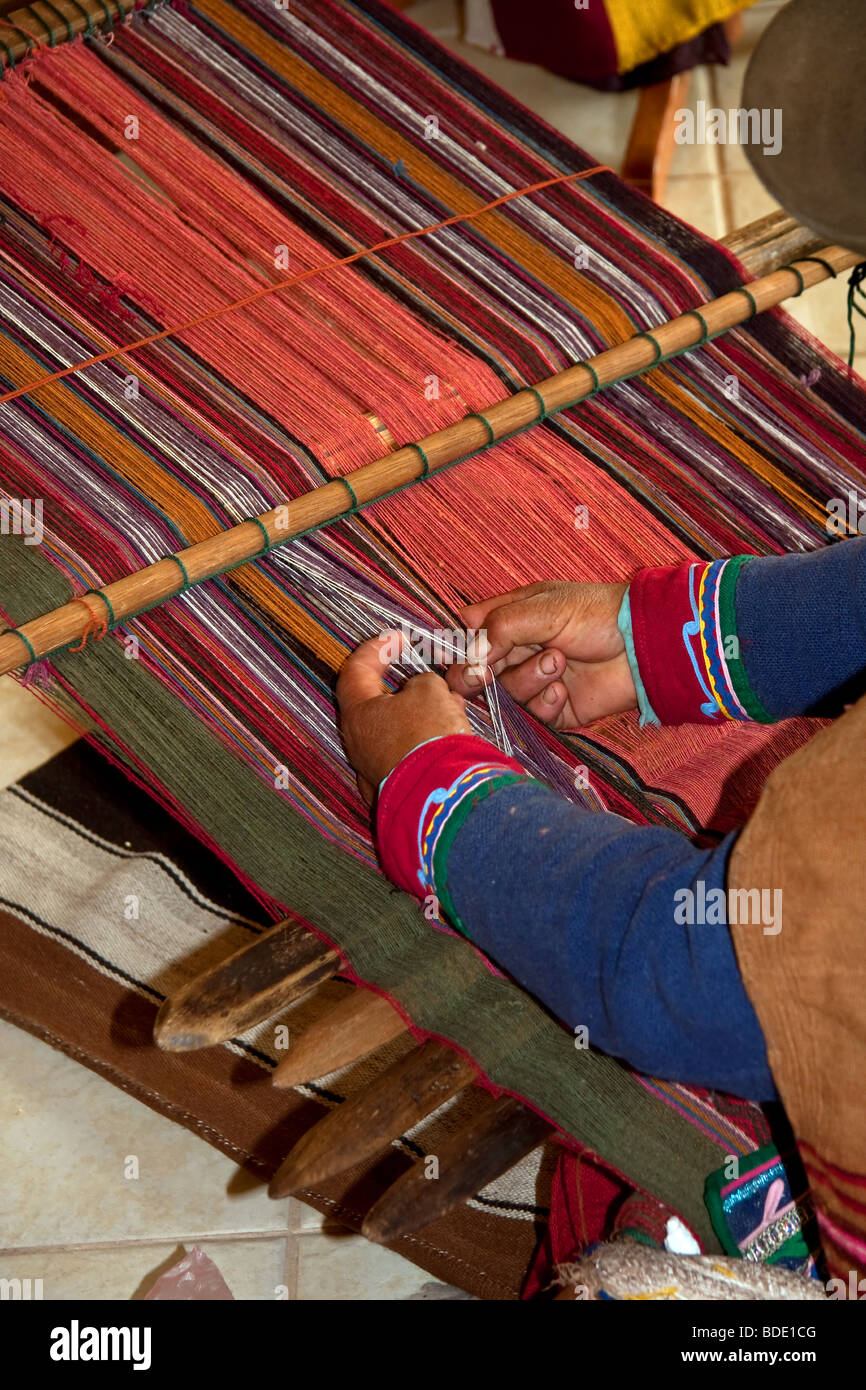 Indigenous peruvian woman weaving hi-res stock photography and images ...