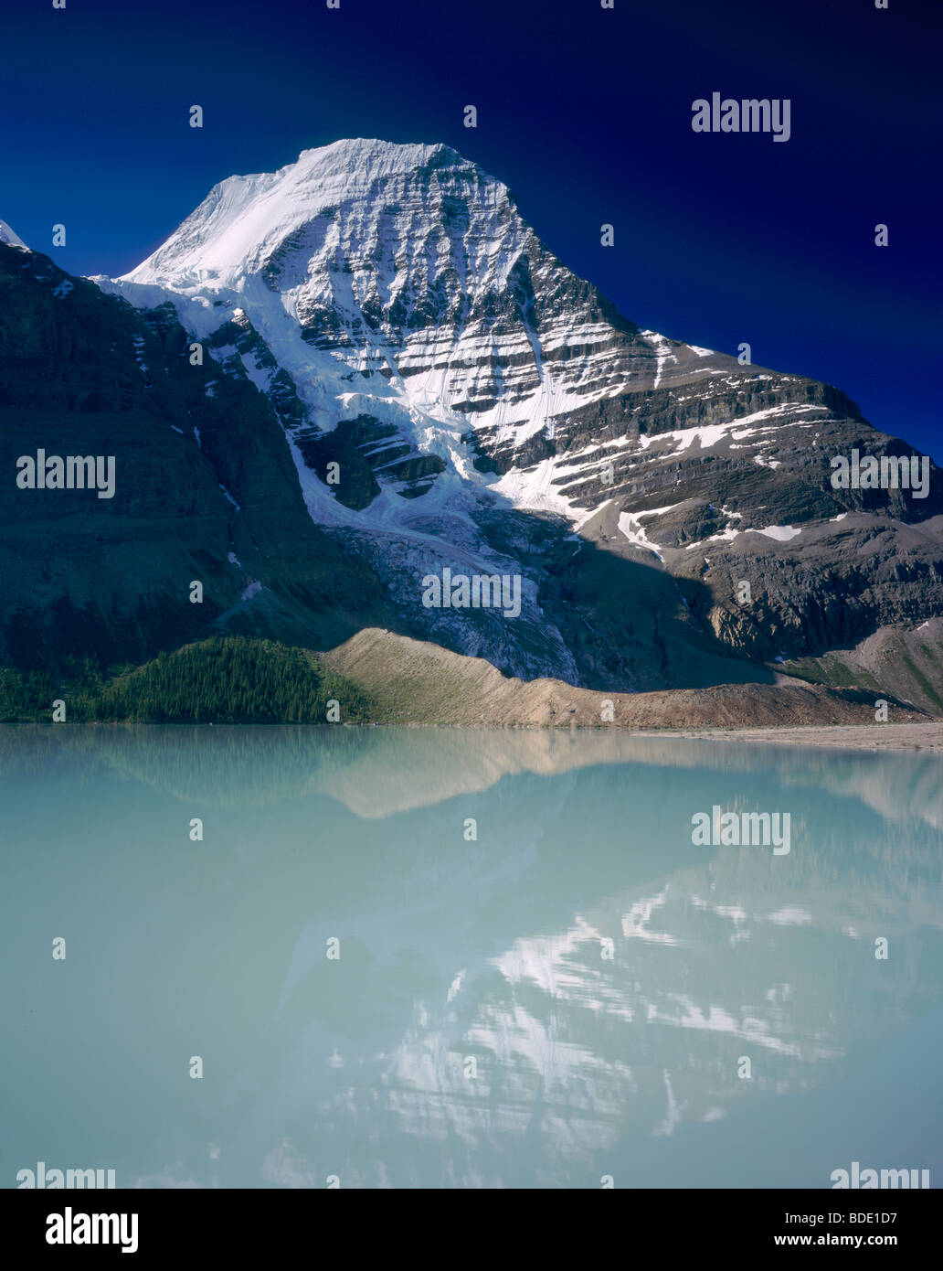 Mount robson 3 hi-res stock photography and images - Alamy