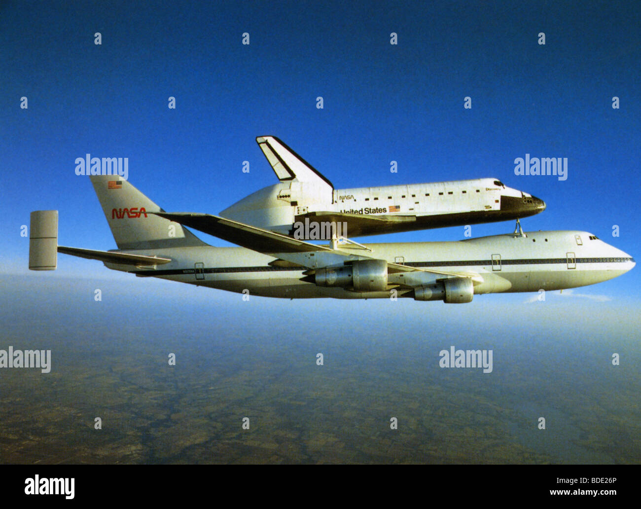 Space shuttle on boeing 747 hi-res stock photography and images - Alamy