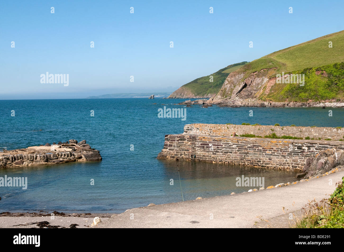 The small harbour at Portwrinkle South East Cornwall Stock Photo - Alamy