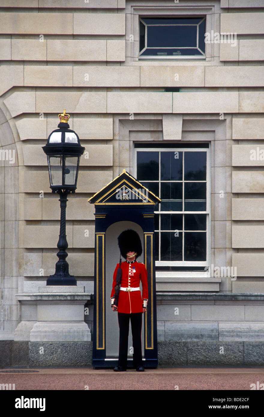 Queen’s guard at Buckingham Palace London England Europe Stock Photo ...