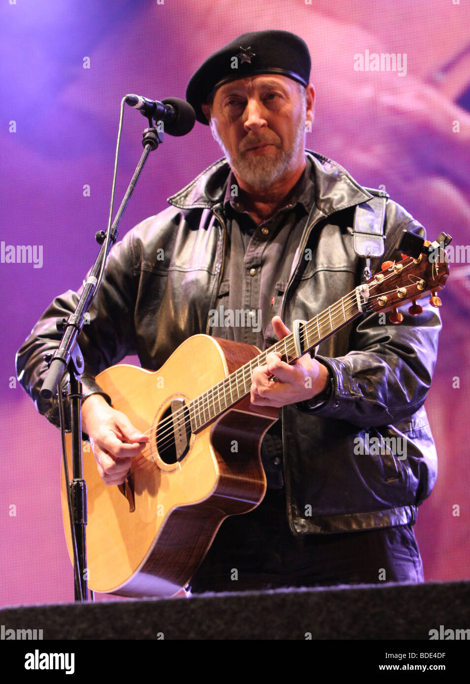Richard thompson hi-res stock photography and images - Alamy