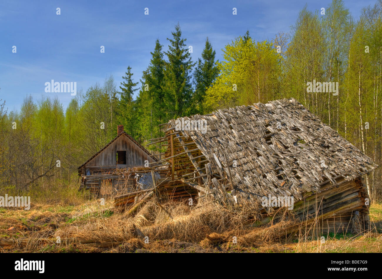Ruins old wooden cabin hi-res stock photography and images - Alamy