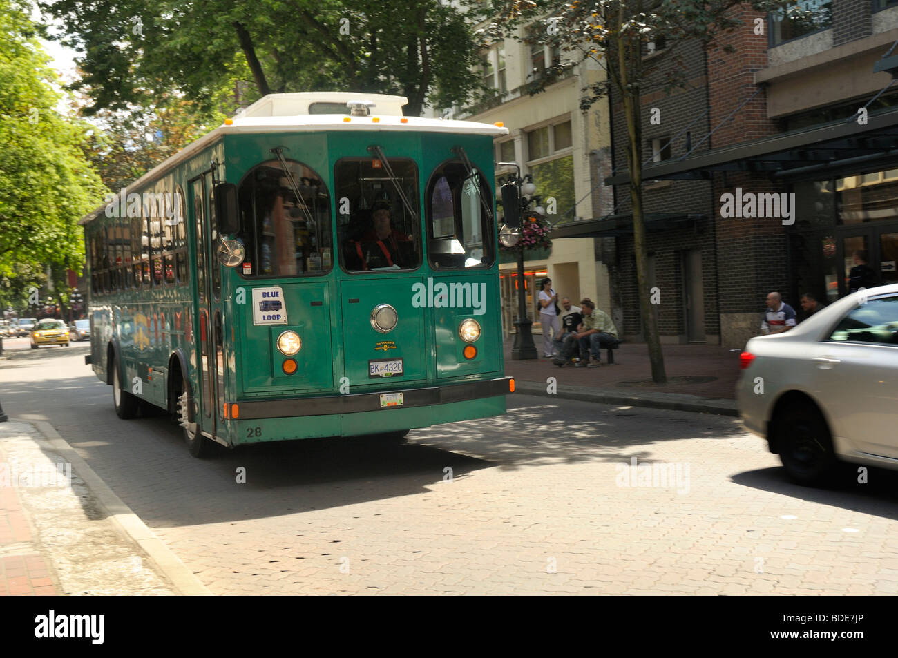Canada sightseeing trolley bus hi-res stock photography and images - Alamy
