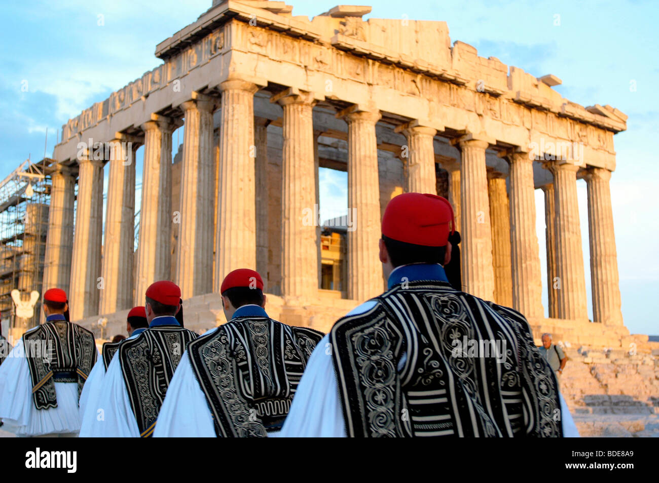 Evzonoi, Greek presidential guards, marching in front of the Parthenon ...