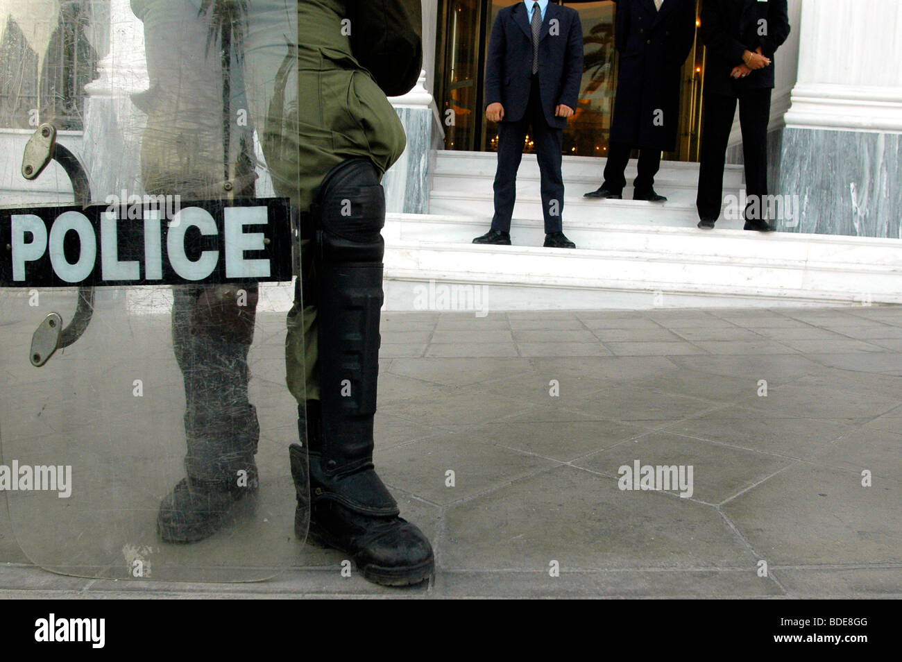 Riot security hi-res stock photography and images - Alamy