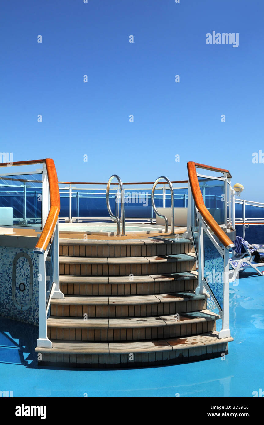 Cruise ship hot tub hi-res stock photography and images - Alamy