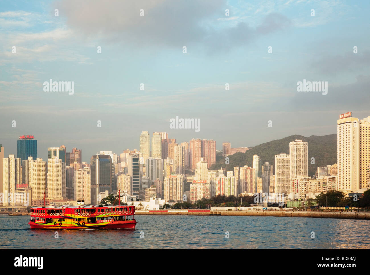 High rise skyline hi-res stock photography and images - Alamy