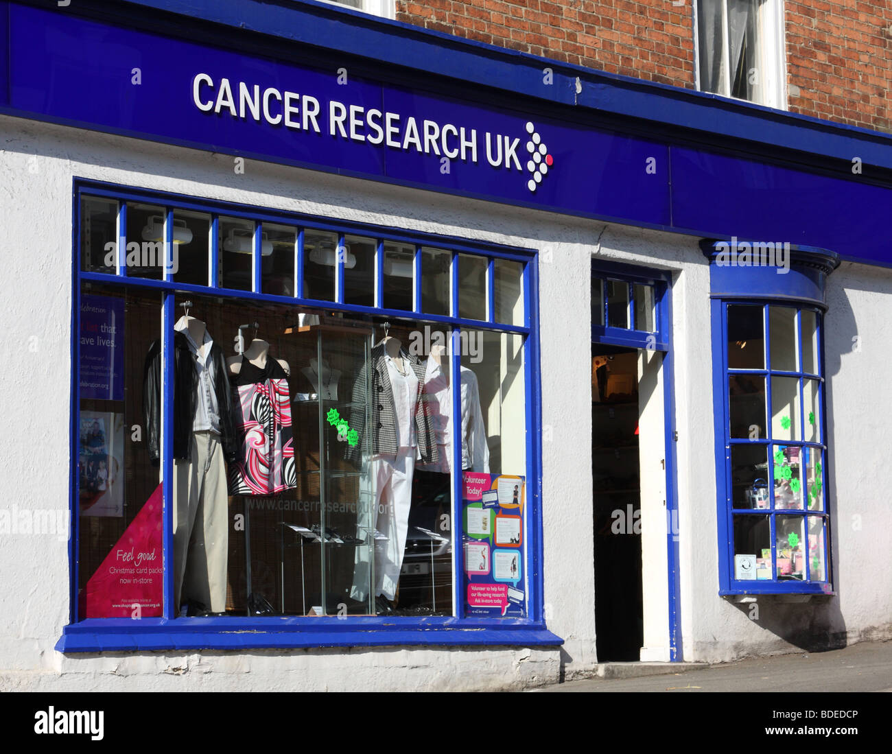 Charity shop hi-res stock photography and images - Alamy