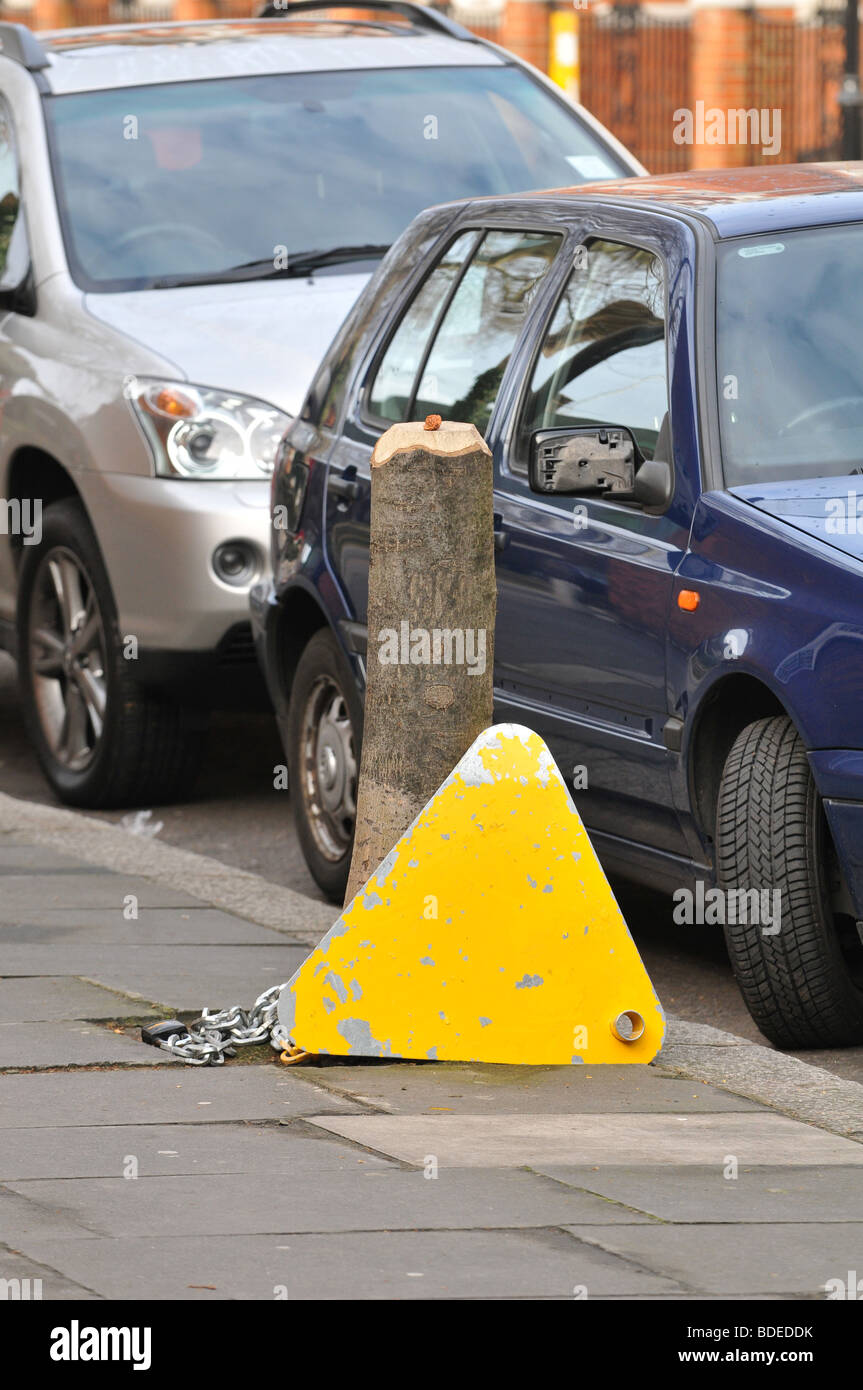 London triangle wheel clamp hi-res stock photography and images - Alamy