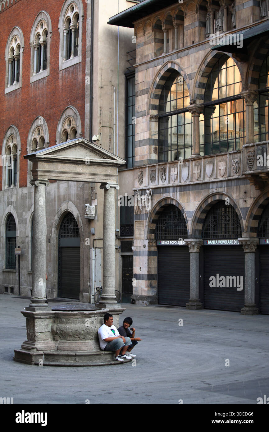 Piazza mercanti fountain hi-res stock photography and images - Alamy