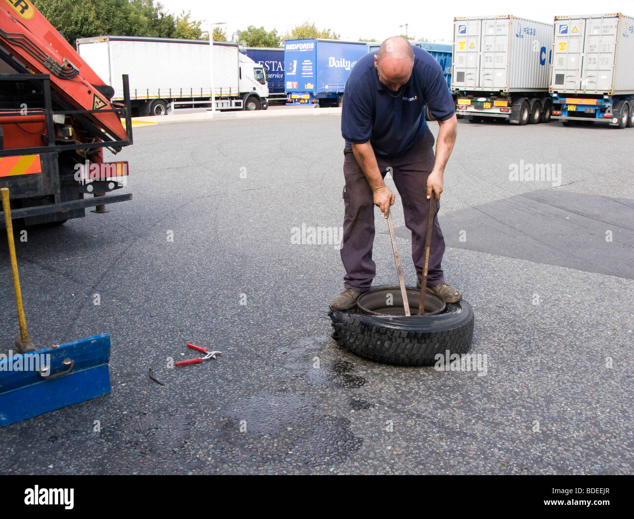Changing tyre lorry hi-res stock photography and images - Alamy