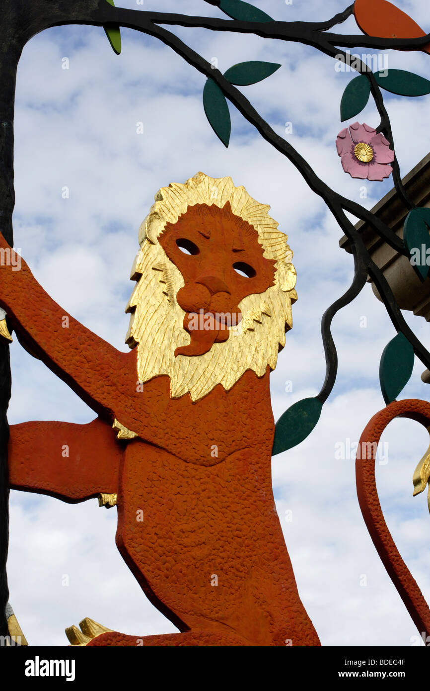 Queen elizabeth gate 1993 hi-res stock photography and images - Alamy