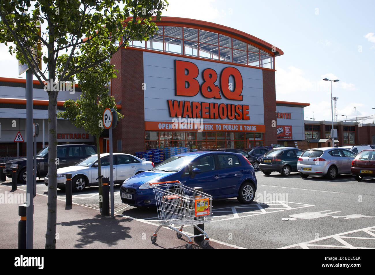 Modern warehouse uk hi-res stock photography and images - Alamy