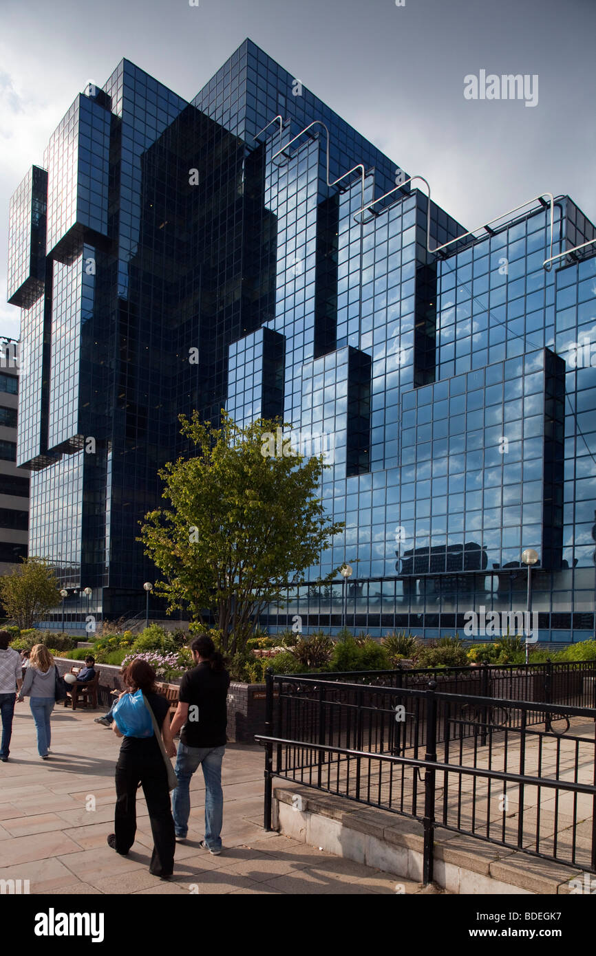 Northern and Shell Building, a modern glass tower by London Bridge on ...