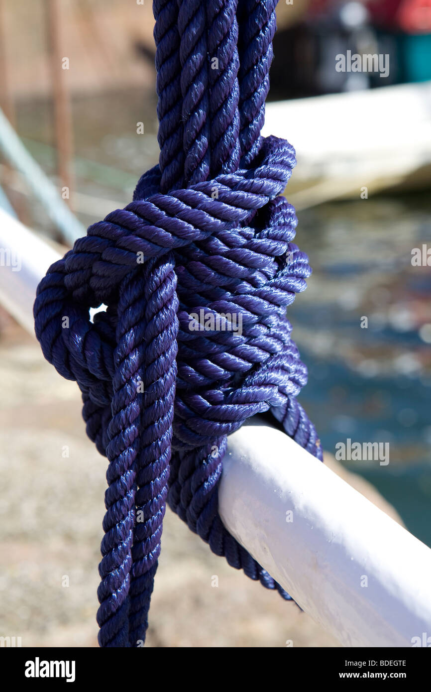 Log knot hi-res stock photography and images - Alamy