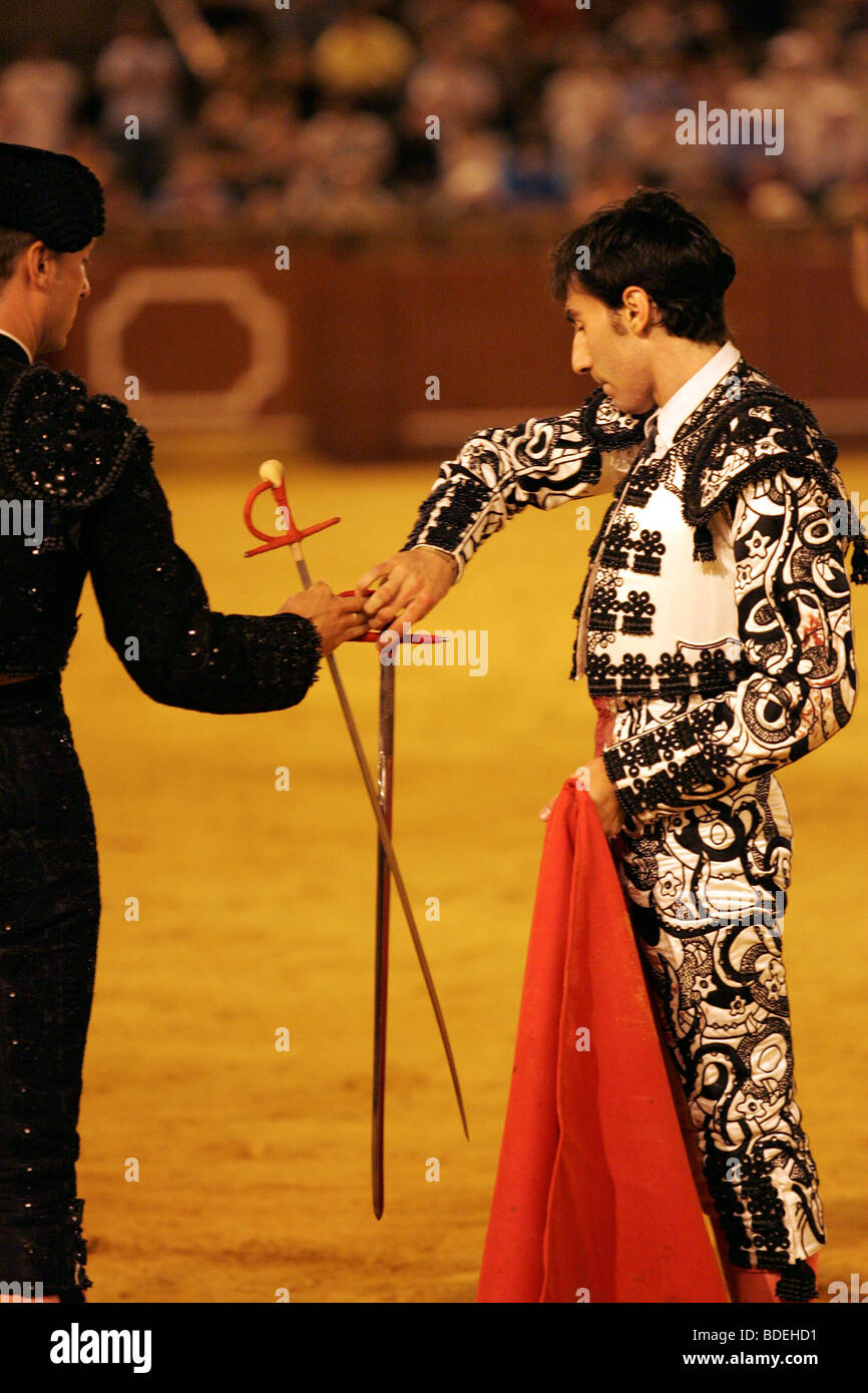 Fernando Cruz changing the fake (used for performing with the cape) for ...