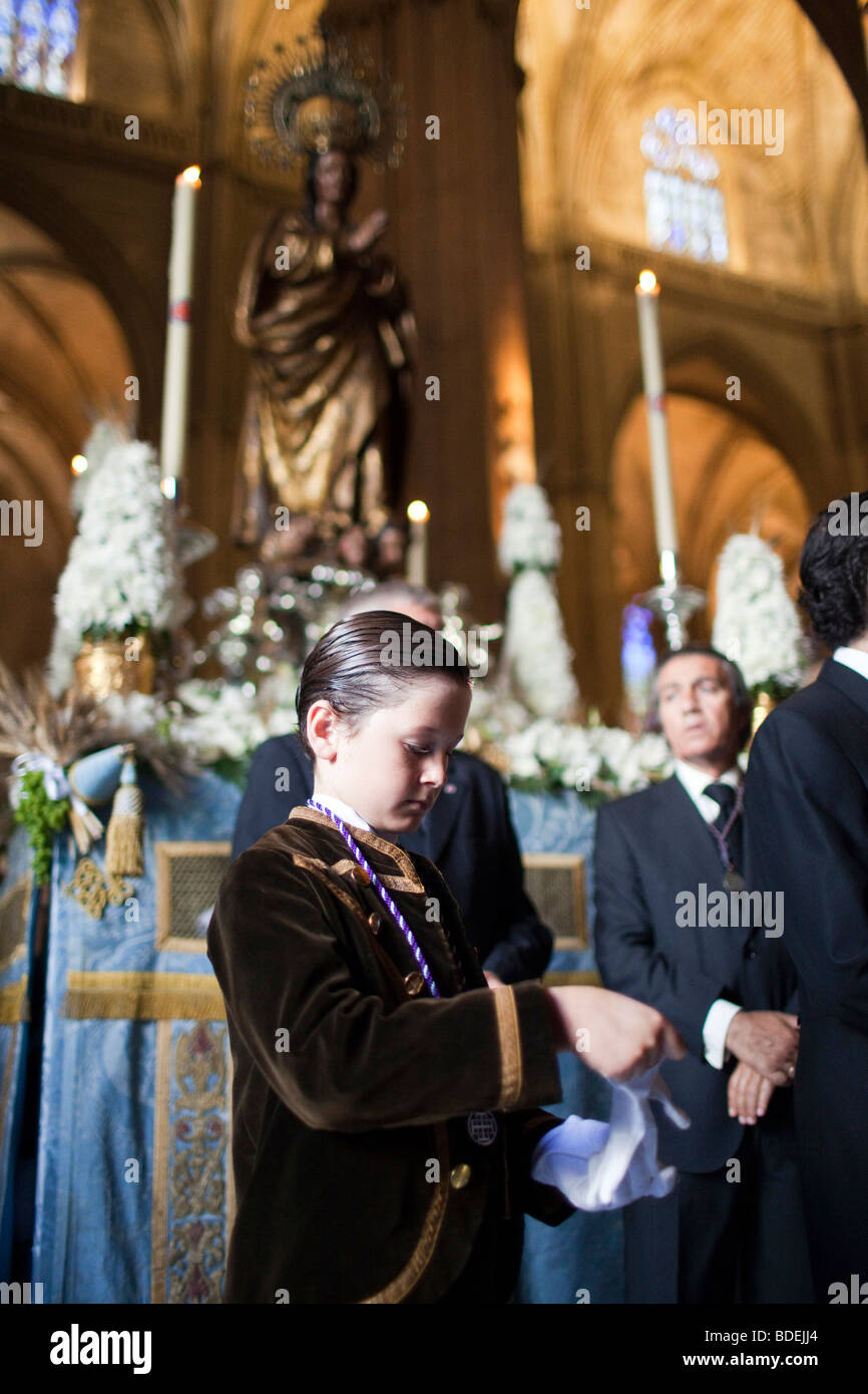 Altar boy in front of a float with the Virgin, Corpus Christi ...