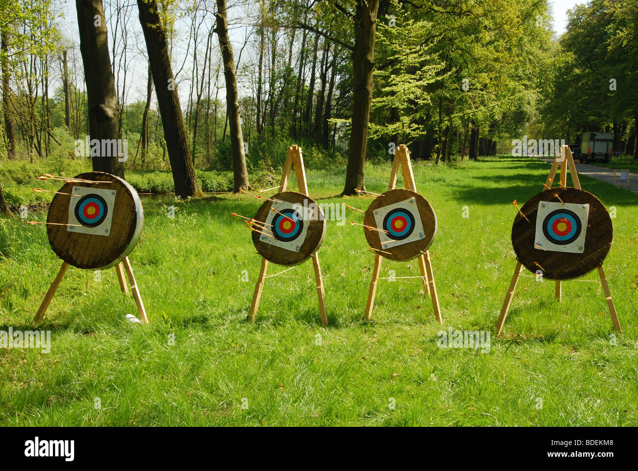 Bowstring arrow hi-res stock photography and images - Alamy