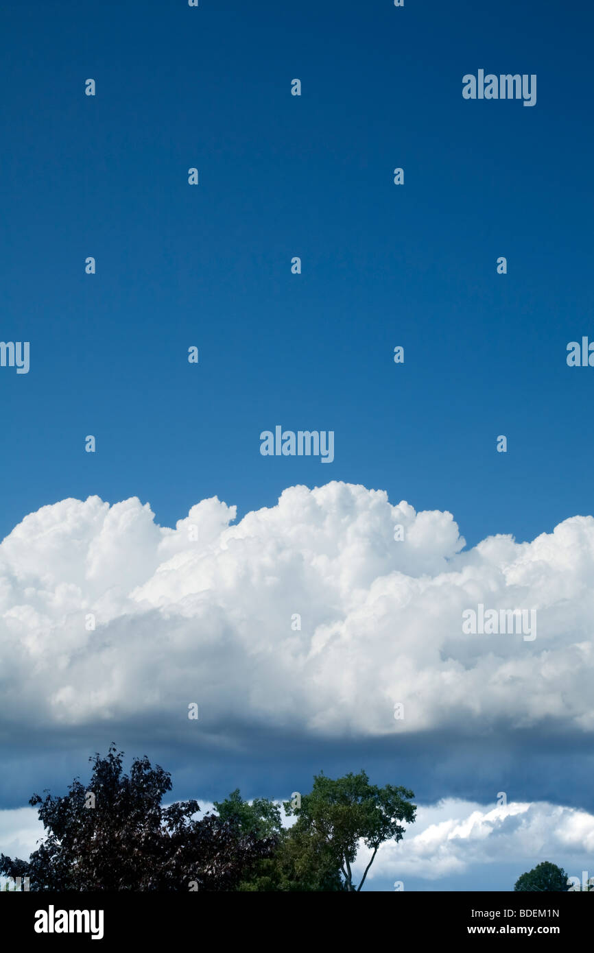 BLUE SKY AND CLOUDS IN BRITAIN Stock Photo - Alamy