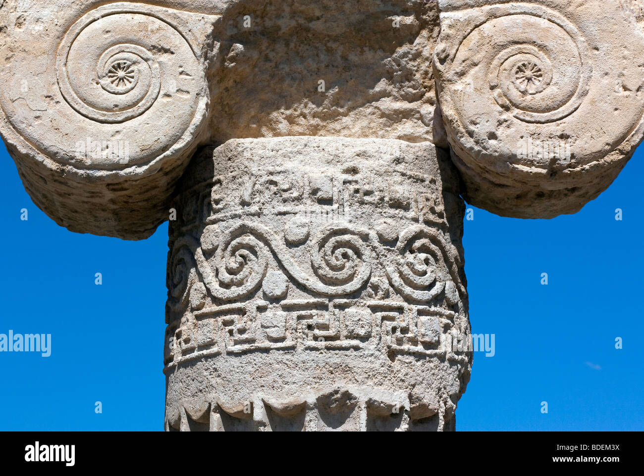 Ionic capital hi-res stock photography and images - Alamy