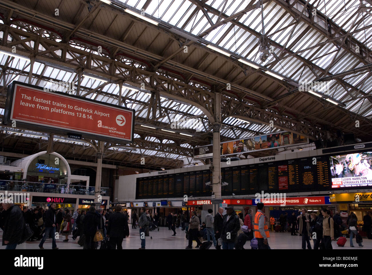 Victoria Mainline Station concourse, London UK Stock Photo - Alamy