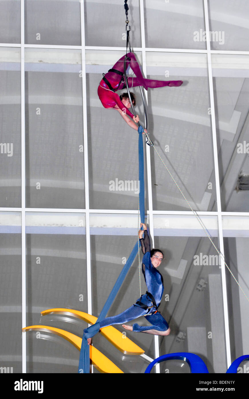 Trapeze hi-res stock photography and images - Alamy